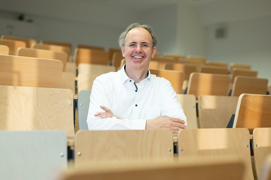 Aus der Praxis in die Hochschule - Prof. Christian Blatt von der ...